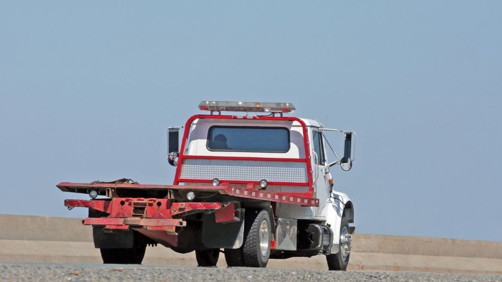 The Benefits of Tilt Tray Trucks for Container Transportation - Reef Group